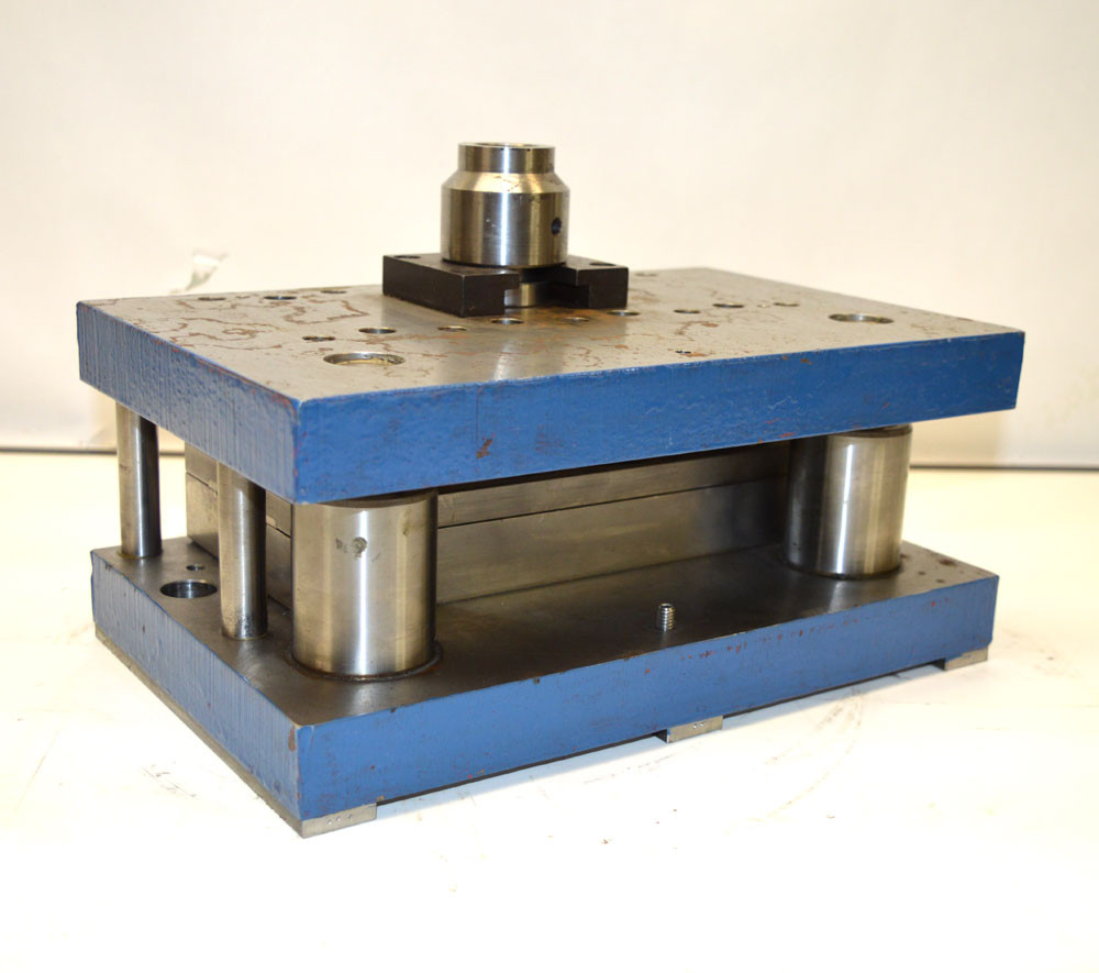 Semiconductor SMT 4-Section Punch Die Press IC Stamp + Die