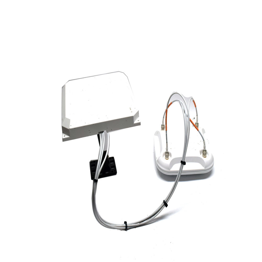 Cisco AIR-ANT2566D4M-R 2.4/5GHz Antenna w/AIR-CAP3702E-B-K9 Access Point