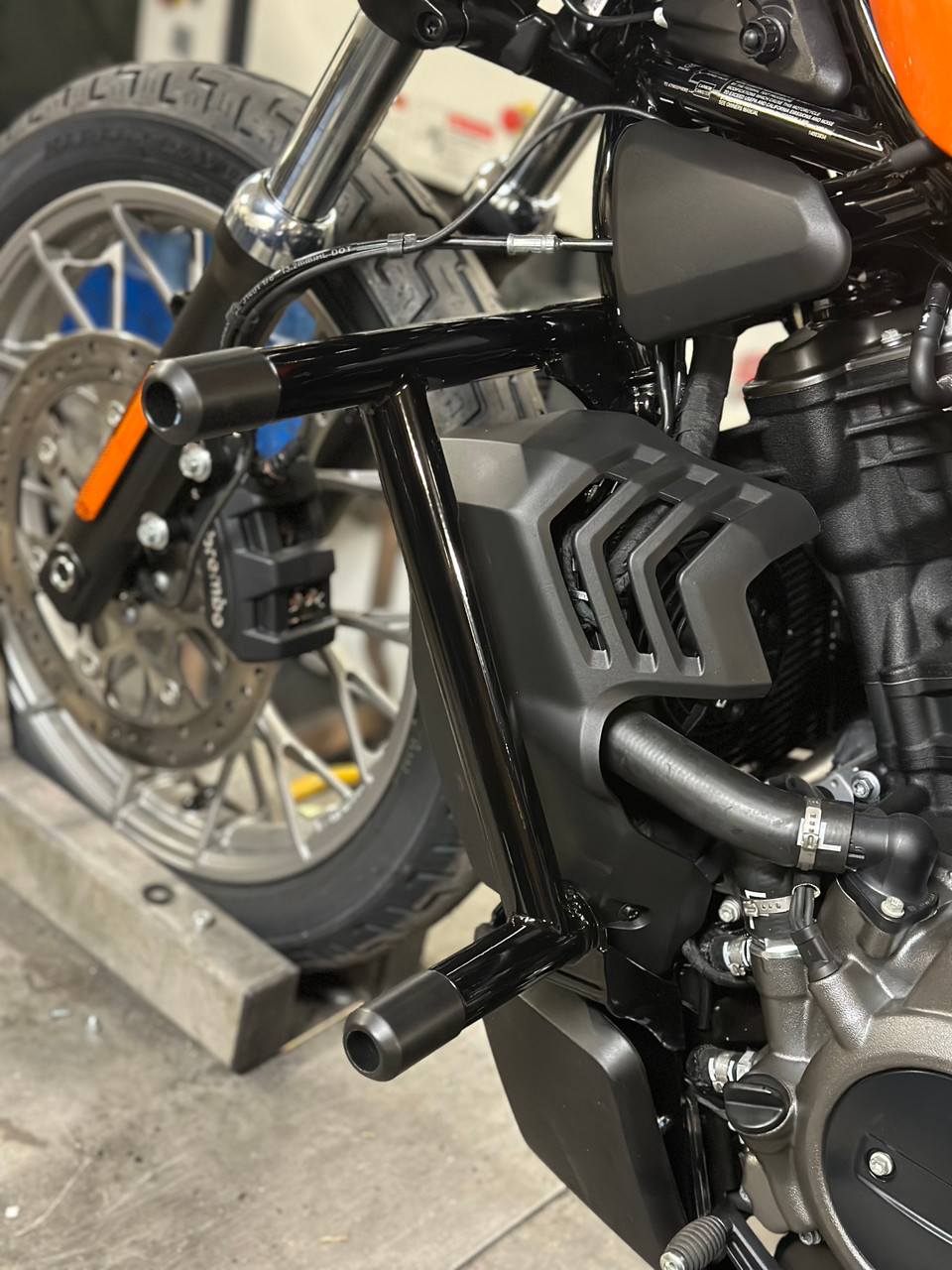 Revo Twin Sportster crashbar