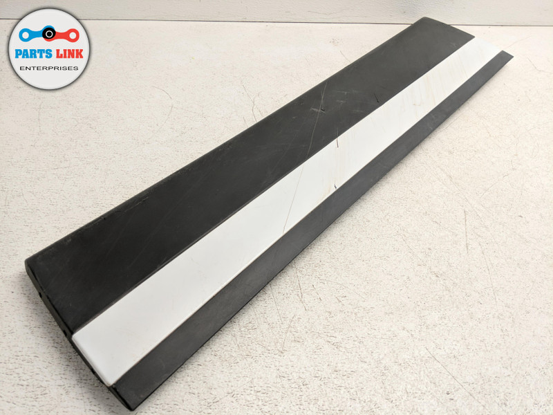 2018-2019 RANGE ROVER VELAR L560 FRONT RIGHT OUTER DOOR TRIM MOLDING ...
