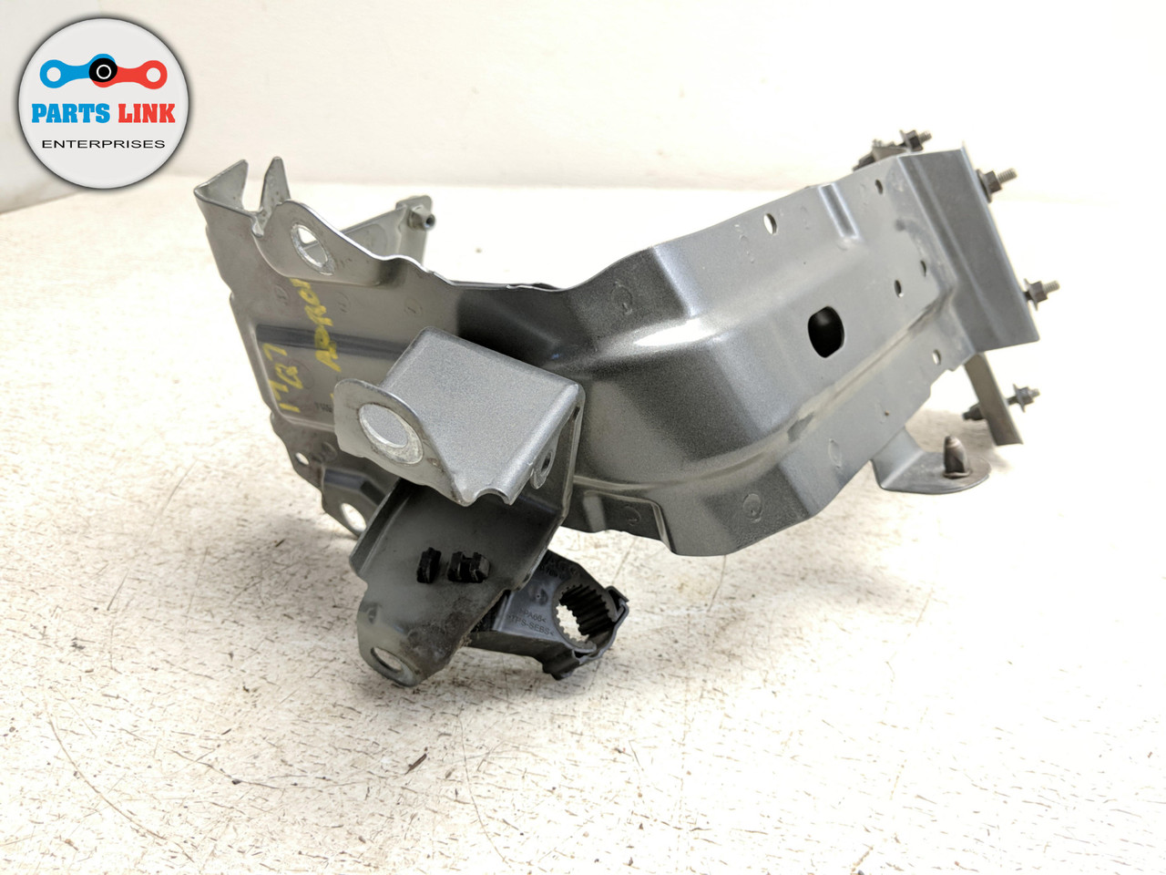 2017-2019 AUDI Q7 4M FRONT LEFT DRIVER APRON FENDER BRACKET SUPPORT ...