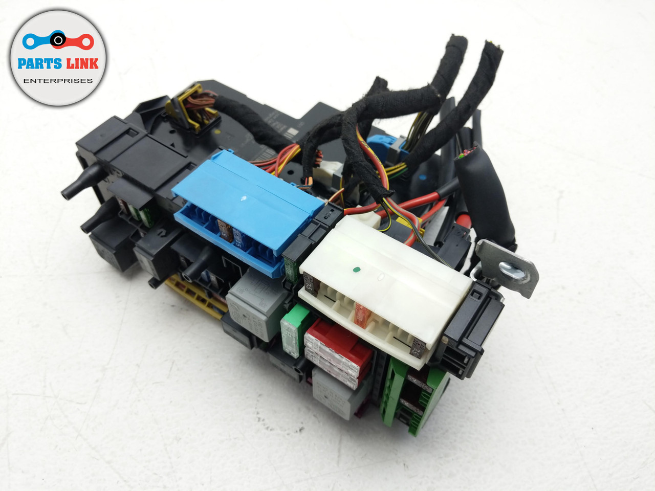 2013-2019 MERCEDES SL550 R231 REAR RIGHT FUSE BOX POWER RELAY JUNCTION ...