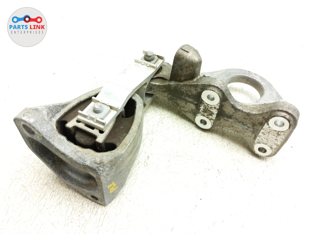 2016-2020 VOLVO XC90 T5 2L FRONT LOWER ENGINE MOUNT SUPPORT BRACKET ARM ...