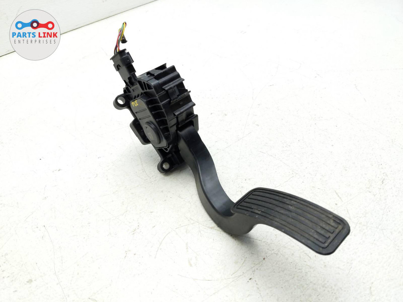 2017-2020 TESLA MODEL 3 LEFT DRIVER ACCELERATOR GAS PEDAL THROTTLE ...