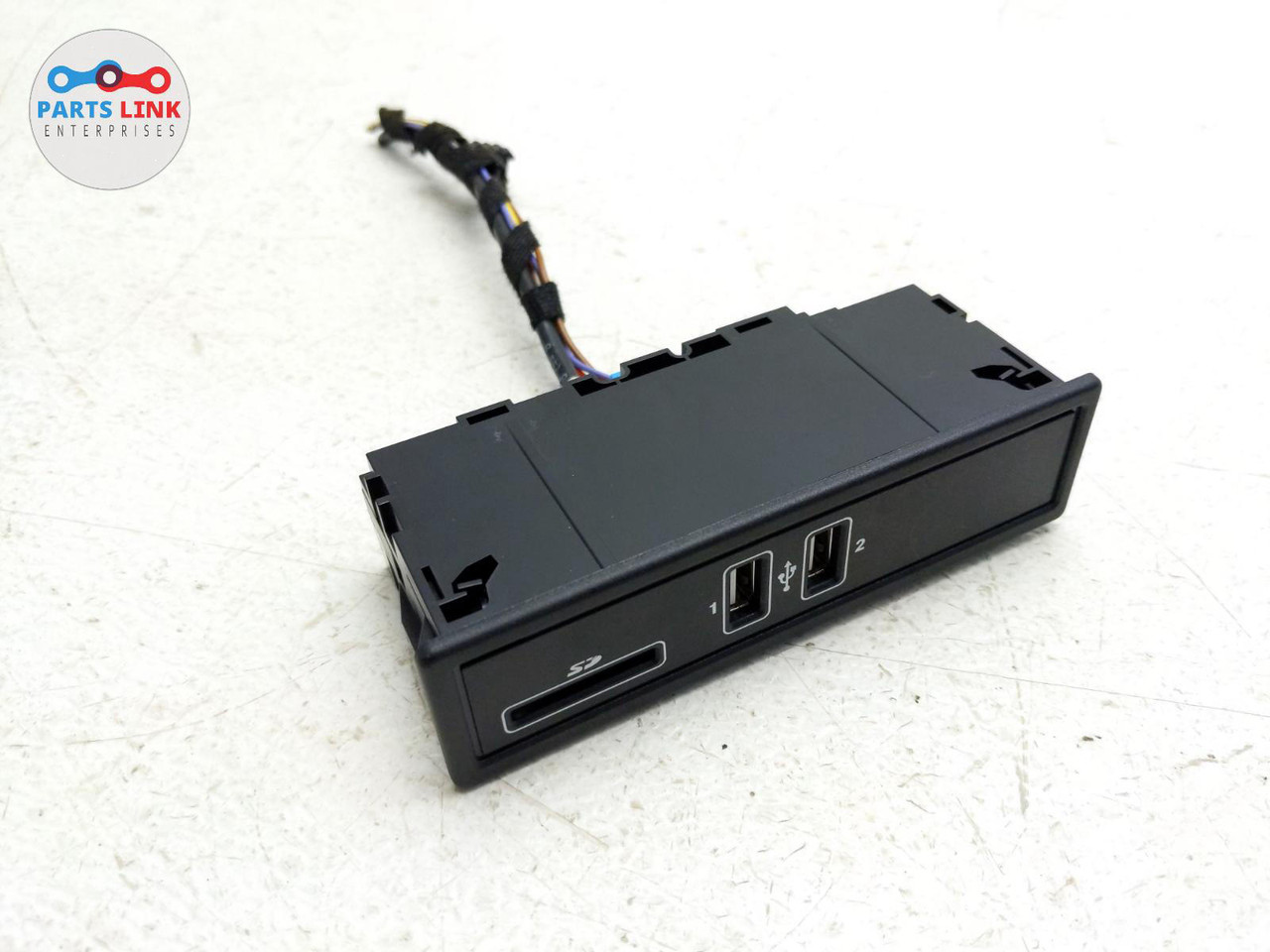 2015-2018 MERCEDES C63 S AMG W205 CONSOLE USB SD CARD SOCKETS CLUSTER ...