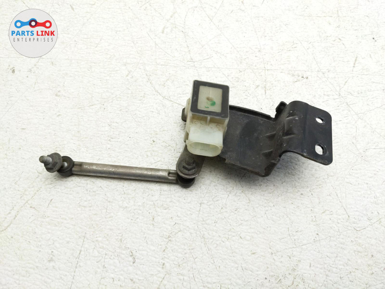FRONT RIGHT HEADLIGHT LEVEL HEIGHT SENSOR BRACKET ASSY 14-16 MASERATI ...