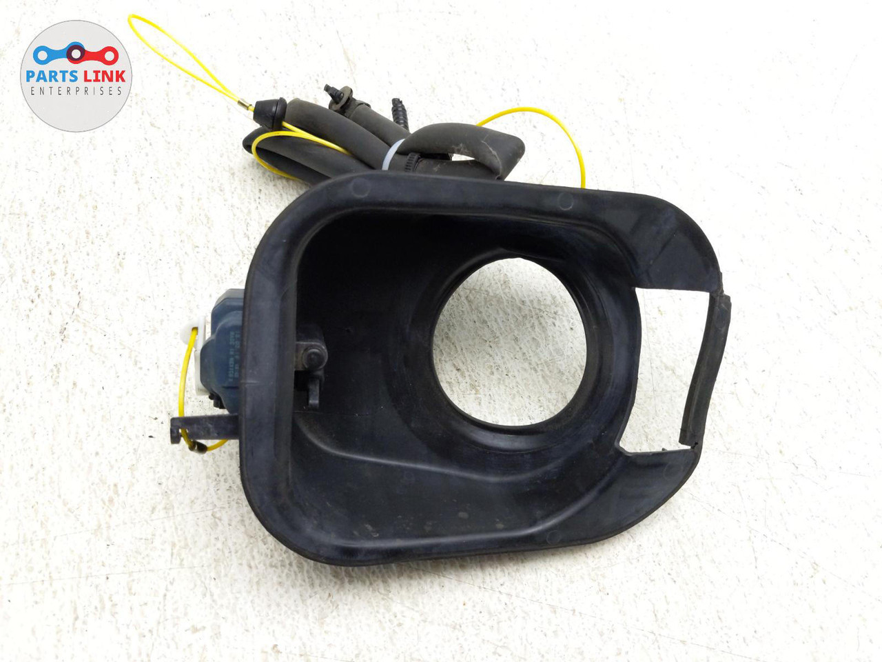 2018-2021 HONDA ODYSSEY REAR GAS TANK FUEL FILLER DOOR SURROUND HOUSING ...