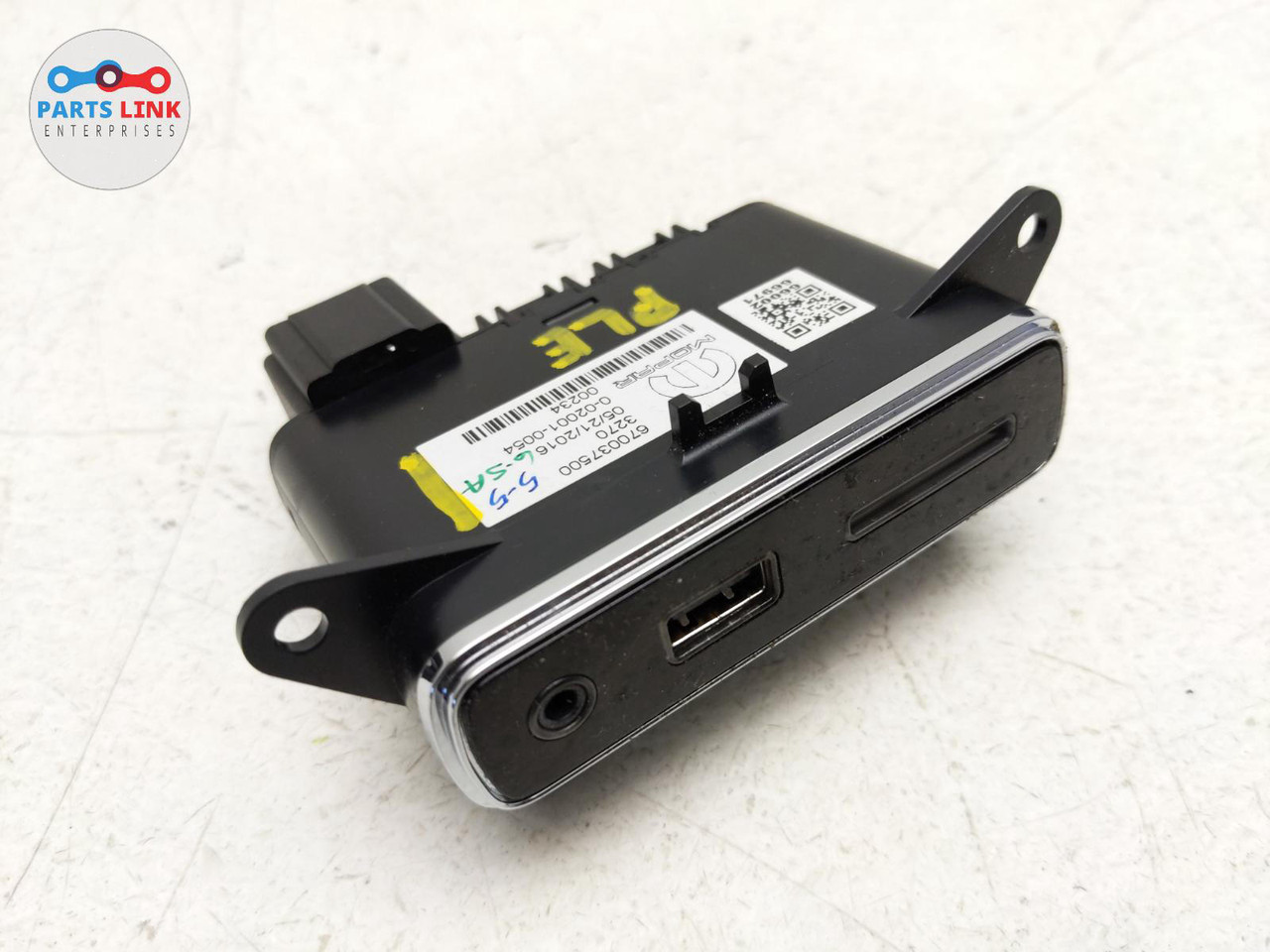 2017-2020 MASERATI LEVANTE M161 CENTER CONSOLE USB AUX JACK TERMINAL ...