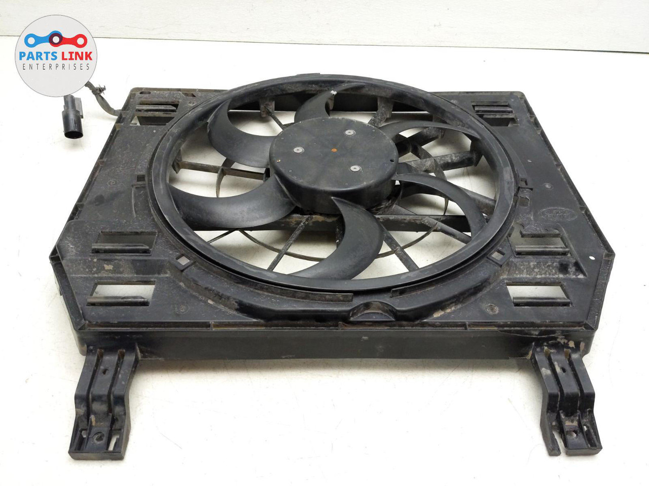 2020-2021 LAND ROVER DEFENDER AC CONDENSER COOLING FAN SHROUD MOTOR ...