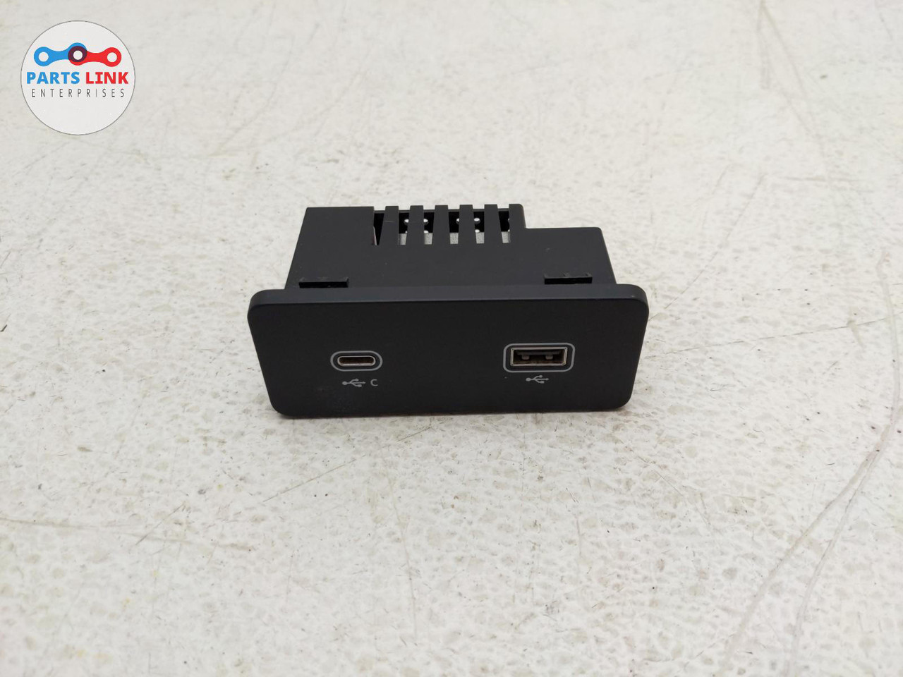 2020-21 LAND ROVER DEFENDER CENTER CONSOLE USB PORTS CHARGER SOCKET ...