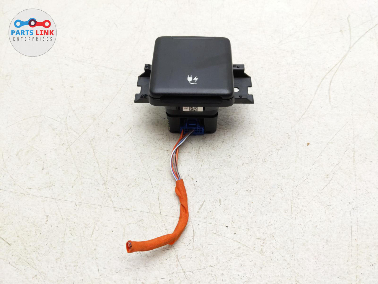 18-21 RANGE ROVER SPORT REAR CHARGE CHARGING PORT SOCKET 110V PLUG ...