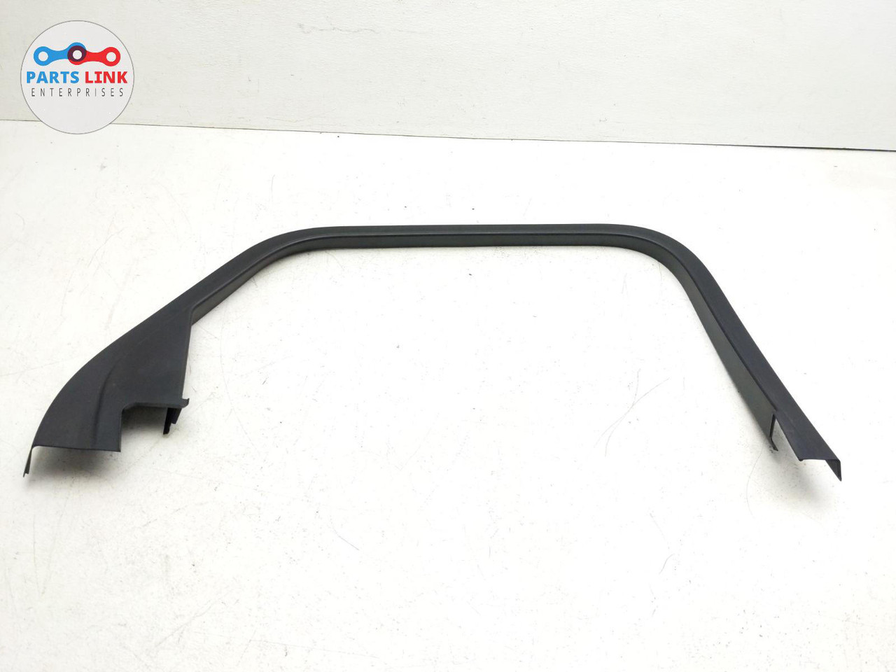2016-2020 BENTLEY BENTAYGA REAR LEFT DOOR WINDOW TRIM FRAME BEZEL STRIP ...