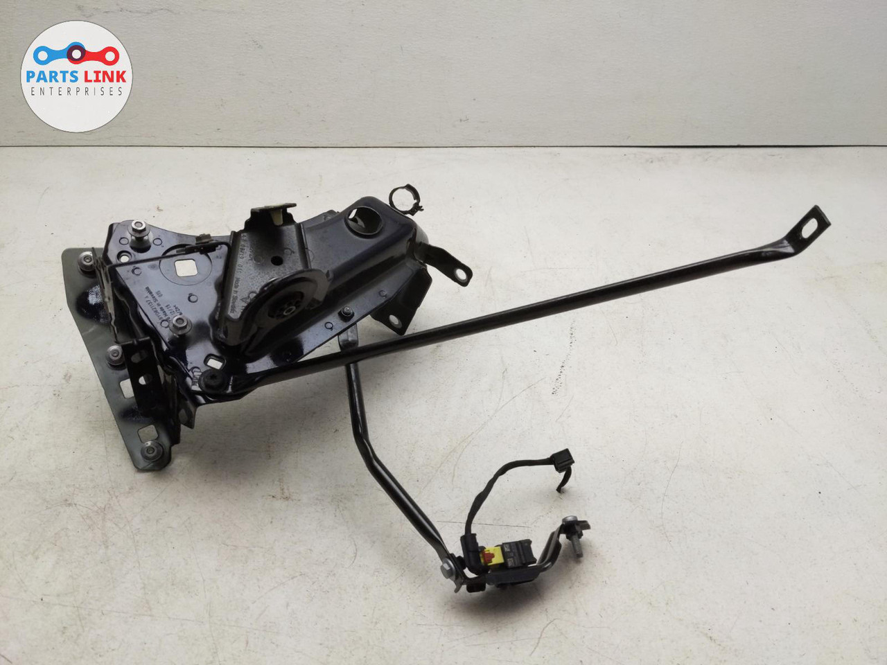 2019-2021 PORSCHE CAYENNE FRONT LEFT APRON HEADLAMP FENDER BRACKET ...