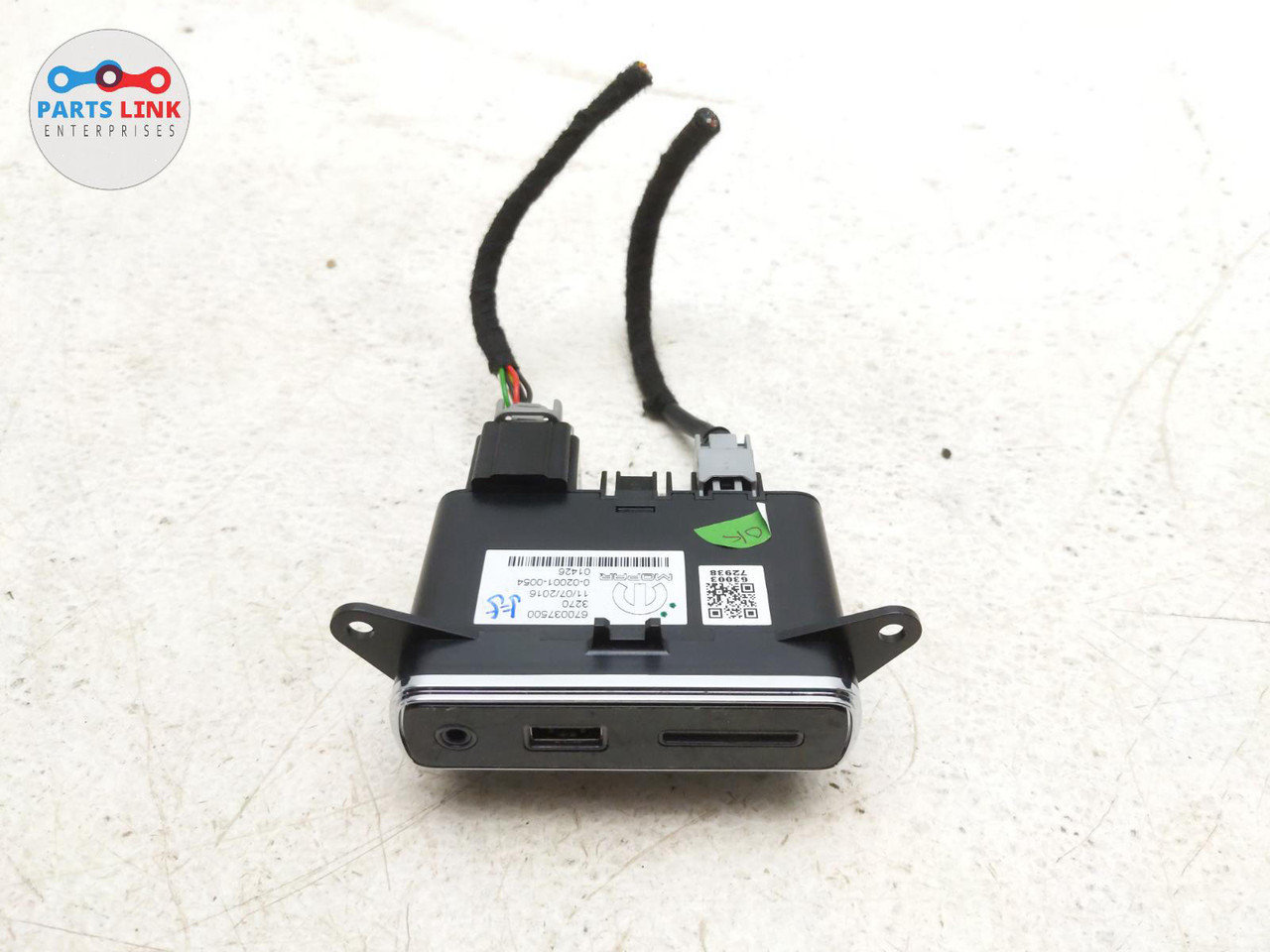 2017-20 MASERATI LEVANTE CENTER CONSOLE USB PORT AUX JACK SOCKET BANK ...