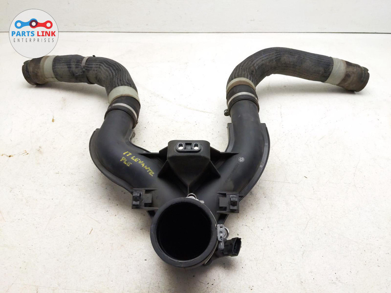 2017-20 MASERATI LEVANTE ENGINE AIR CLEANER INTAKE HOSE CENTER CROSS ...