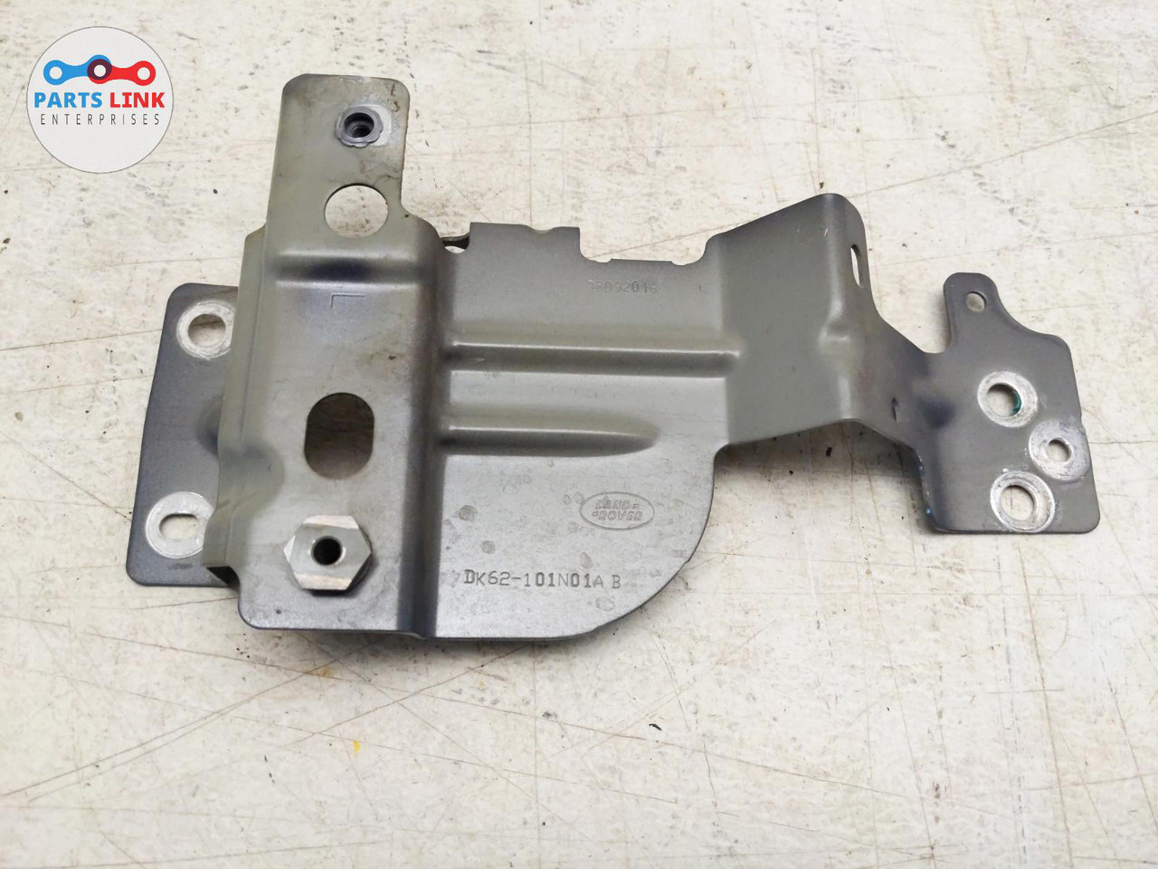 2014-2022 RANGE ROVER SPORT FRONT LEFT FENDER MOUNT LOWER BRACKET ...