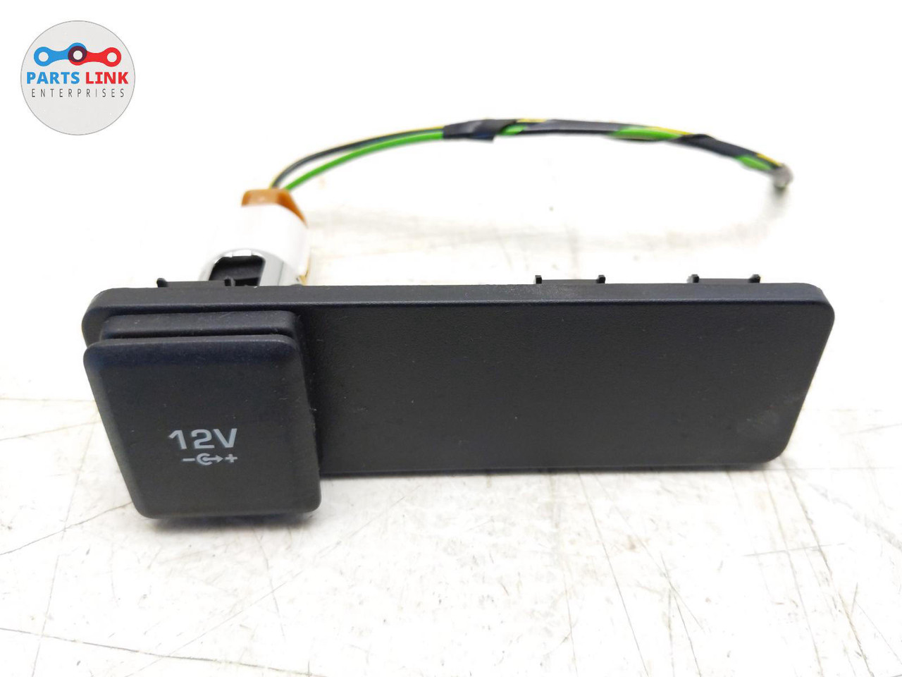 2020 RANGE ROVER EVOQUE REAR CONSOLE 12 VOLT OUTLET SOCKET PLUG TRIM ...