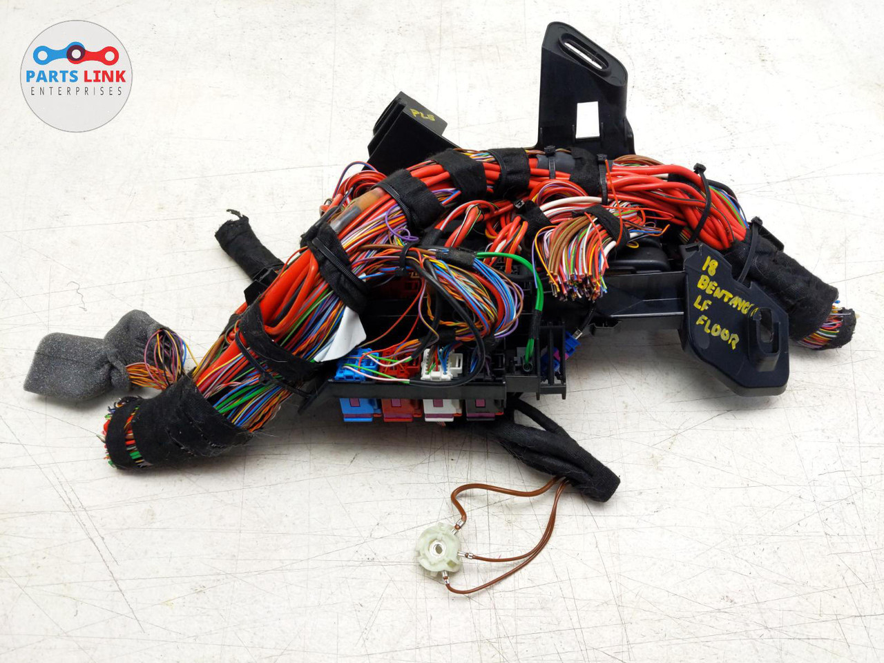 2016-20 BENTLEY BENTAYGA FRONT FUSEBOX SUPPORT POWER RELAY BLOCK MODULE ...