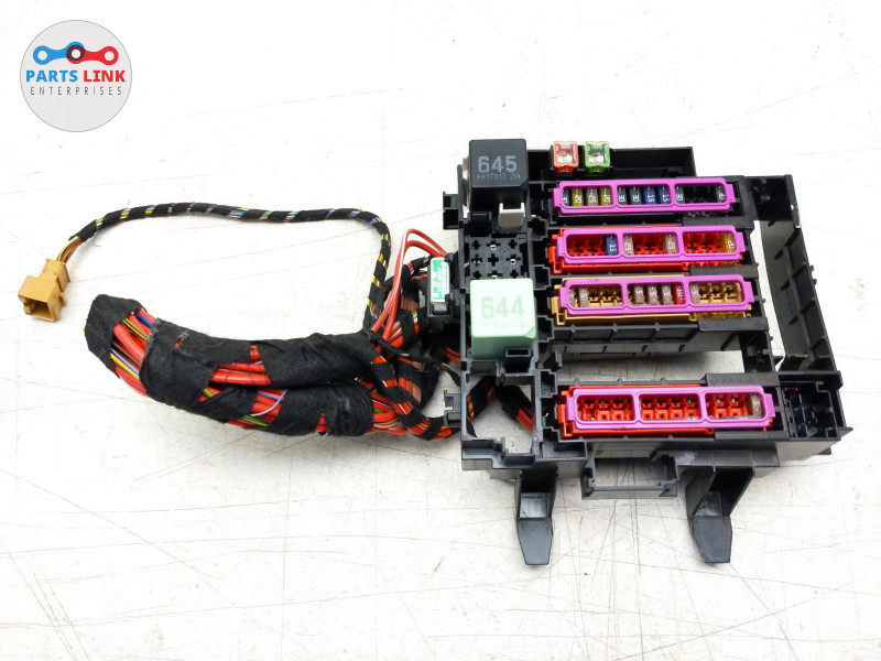 2016-2020 BENTLEY BENTAYGA REAR FUSEBOX POWER RELAY JUNCTION BLOCK ...