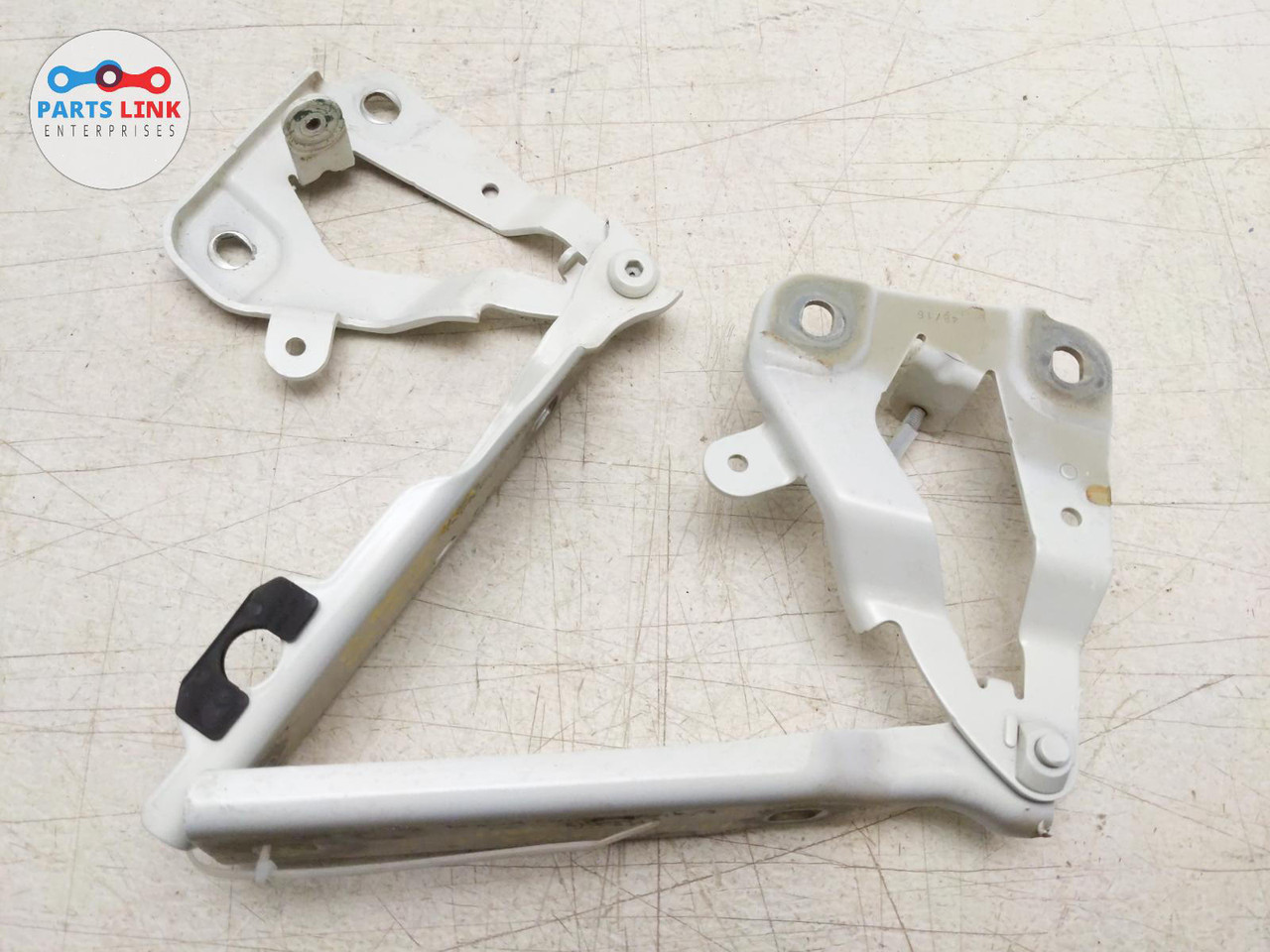 2016-20 BENTLEY BENTAYGA FRONT HOOD HINGE BONNET MOUNT SUPPORT ASSY ...