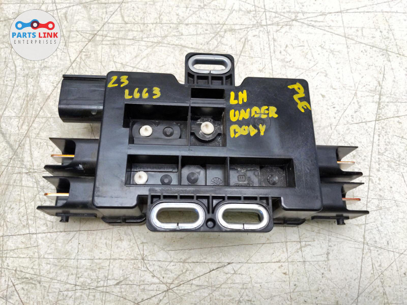 2022-23 LAND ROVER DEFENDER HYBRID BATTERY CONTROL MODULE 48V FUSE BOX ...