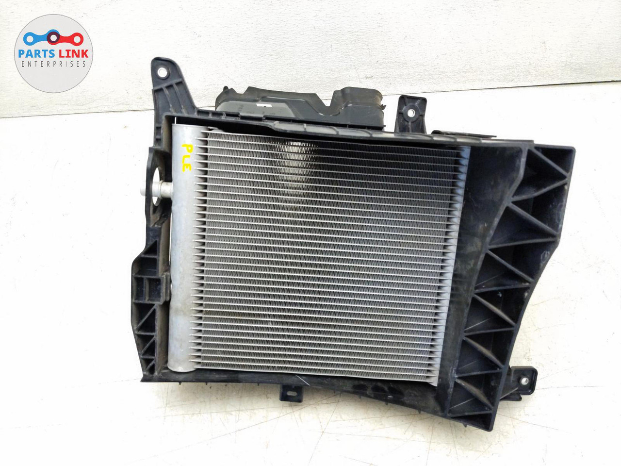 2020-23 LAND ROVER DEFENDER RIGHT AUXILIARY RADIATOR COOLER DUCT ASSY ...