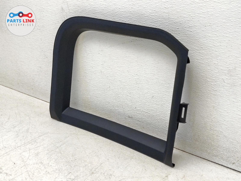 2020-23 LAND ROVER DEFENDER REAR LEFT DOOR GLASS TRIM WINDOW BEZEL L663 ...