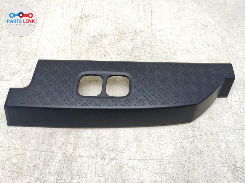 2020-23 LAND ROVER DEFENDER RIGHT QUARTER TRIM TAILLIGHT BEZEL COVER ...