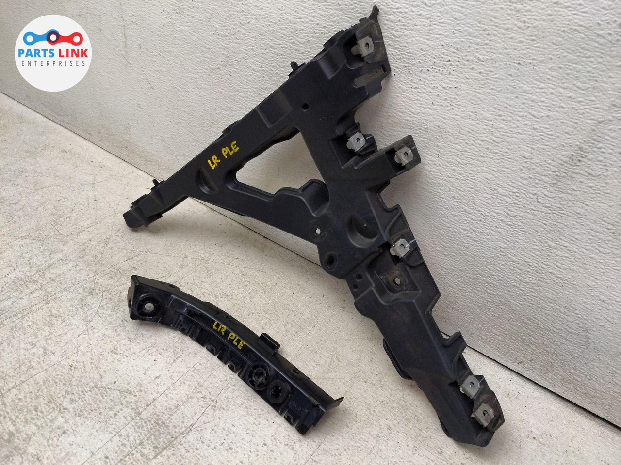 2018-22 RANGE ROVER VELAR REAR LEFT BUMPER MOUNT BRACKET SUPPORT GUIDE ...