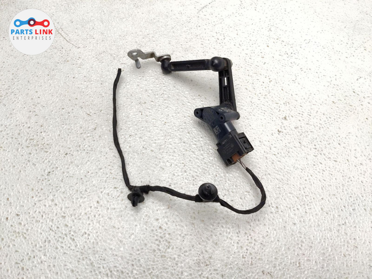 2022-23 BMW X3 REAR LEFT SUSPENSION RIDE LEVEL HEIGHT SENSOR PLUG MOUNT ...