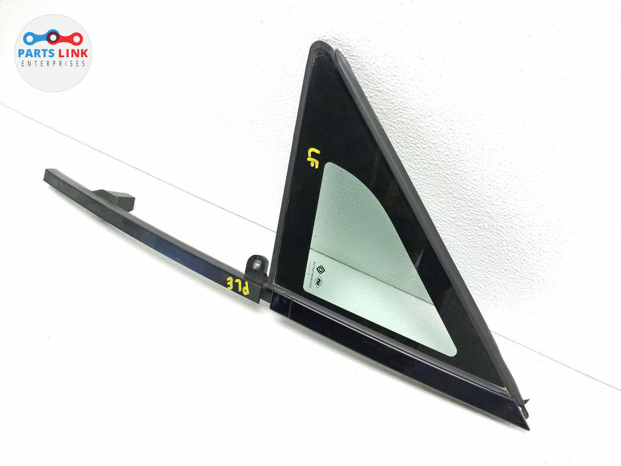 2022-24 RIVIAN R1S FRONT LEFT VENT GLASS DOOR CORNER FIXED WINDOW TRIM ...