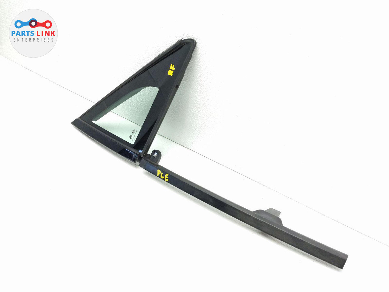 2022-24 RIVIAN R1S FRONT RIGHT VENT GLASS DOOR CORNER FIXED WINDOW TRIM ...