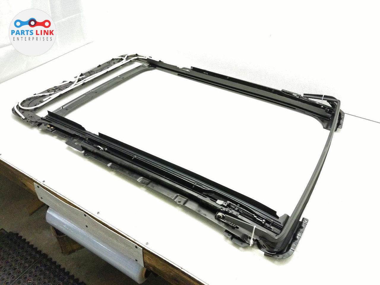 2020-23 LAND ROVER DEFENDER 110 SUNROOF MOON FRAME TRACK SUPPORT MOUNT ...
