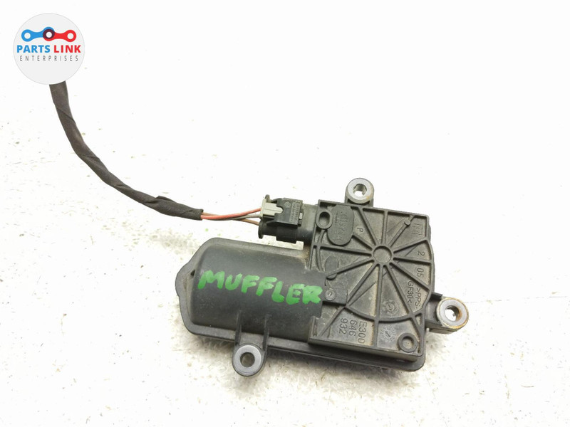 2016-20 BENTLEY BENTAYGA EXHAUST FLAP CONTROL VALVE ACTUATOR SERVO PLUG ...
