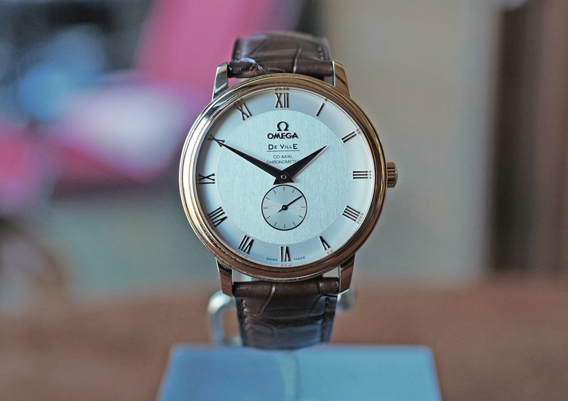 WatchNet: Luxury Time: FS Omega Speedmaster Snoopy, Racing, Moon ...