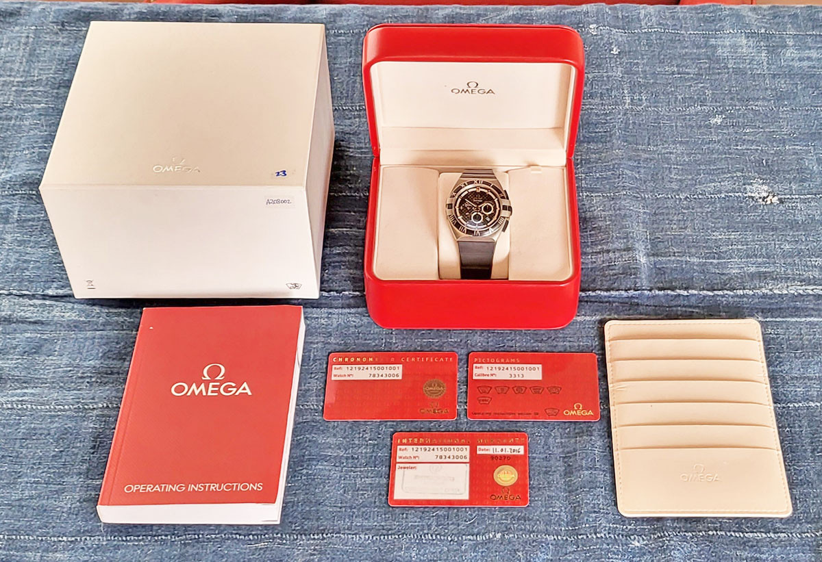 WatchNet: Luxury Time: FS Omega Speedmaster Snoopy, Racing, Moon ...