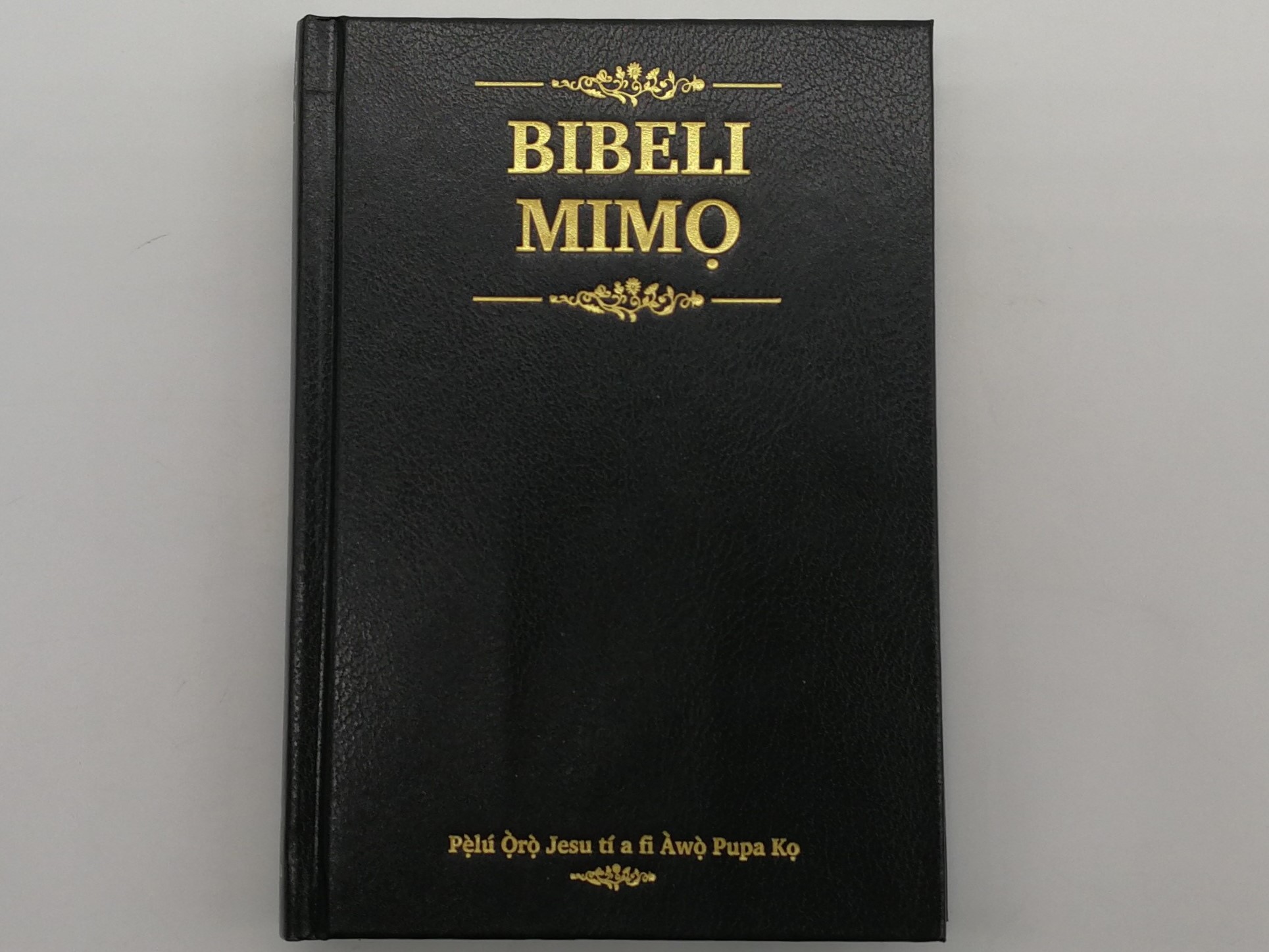 Bibeli Mimo The Holy Bible in Yoruba Pélú Óró Jesu Tí a Fi Áwó Pupa Ko