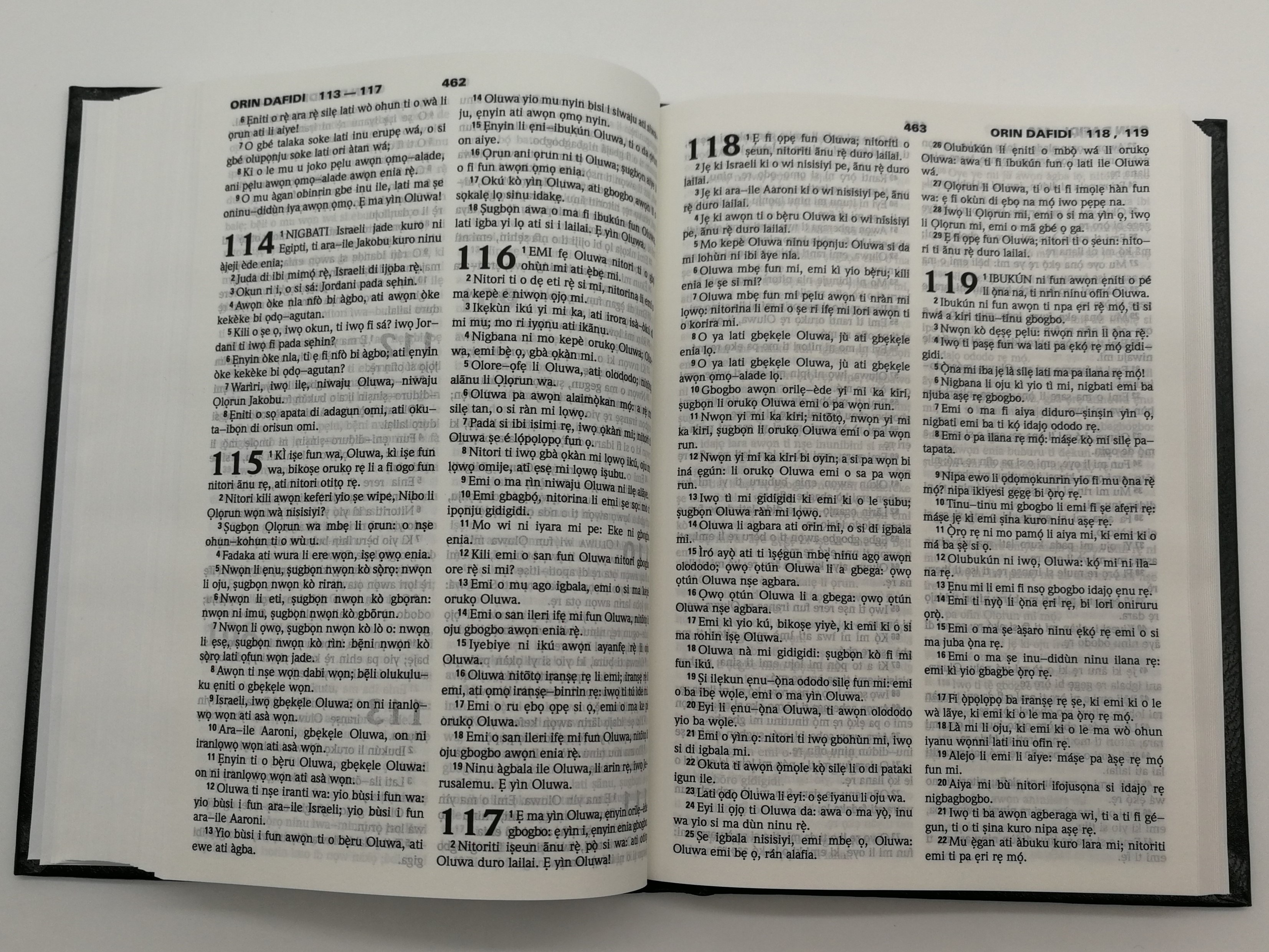 Bibeli Mimo The Holy Bible in Yoruba Pélú Óró Jesu Tí a Fi Áwó Pupa Ko