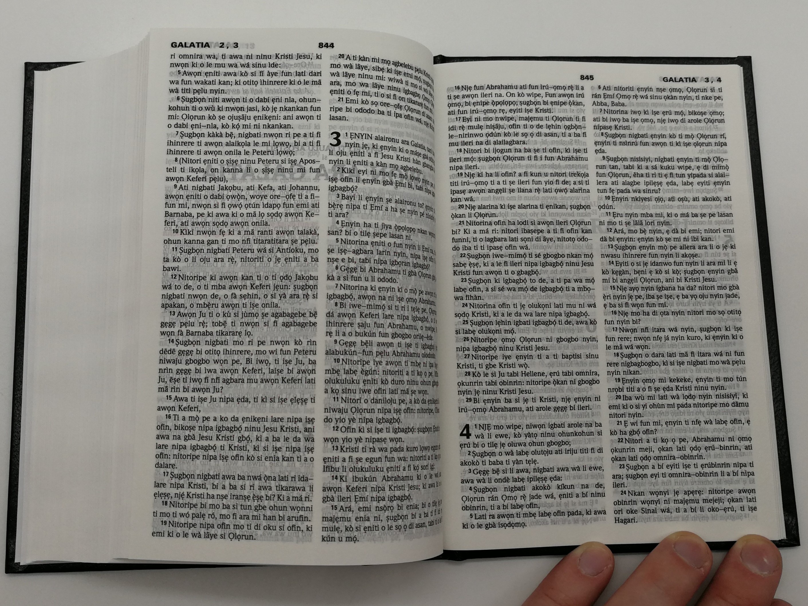 Bibeli Mimo The Holy Bible in Yoruba Pélú Óró Jesu Tí a Fi Áwó Pupa Ko