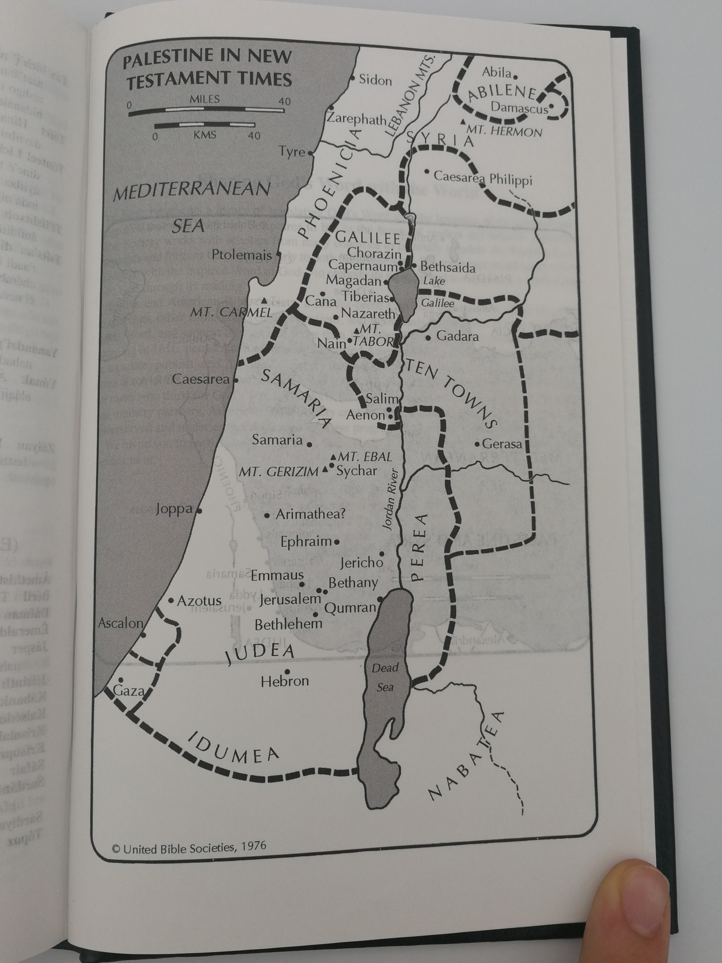 Navajo - English New Testament / Diyin God Bizaad - Modern Navajo and ...