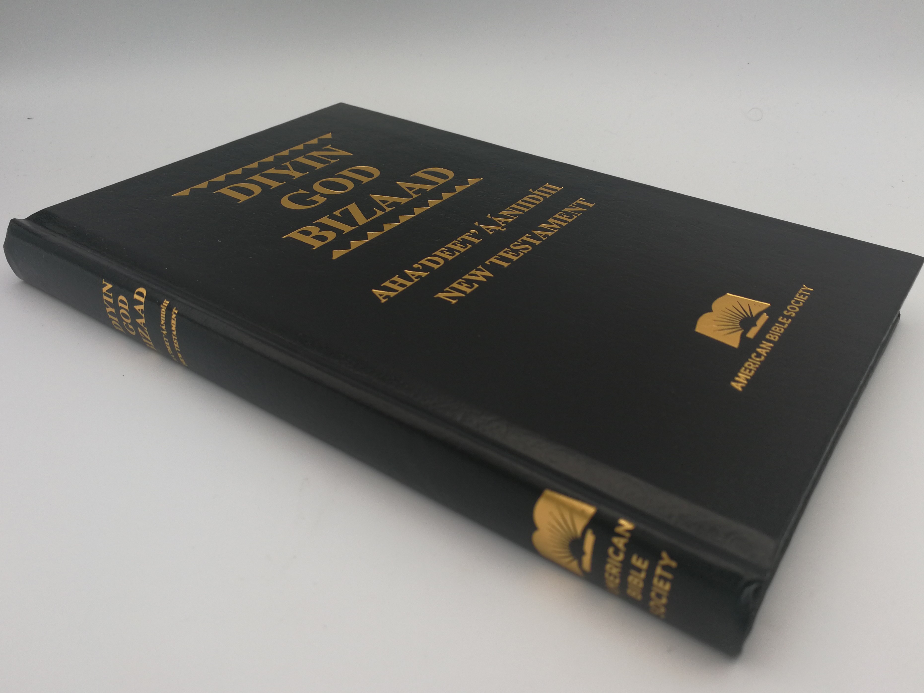 Navajo - English New Testament / Diyin God Bizaad - Modern Navajo and ...