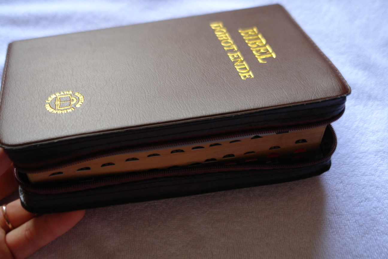 Luzury Edition BATAK TOBA LANGUAGE BIBLE WITH HYMNAL 556 HYMNS arrived ...