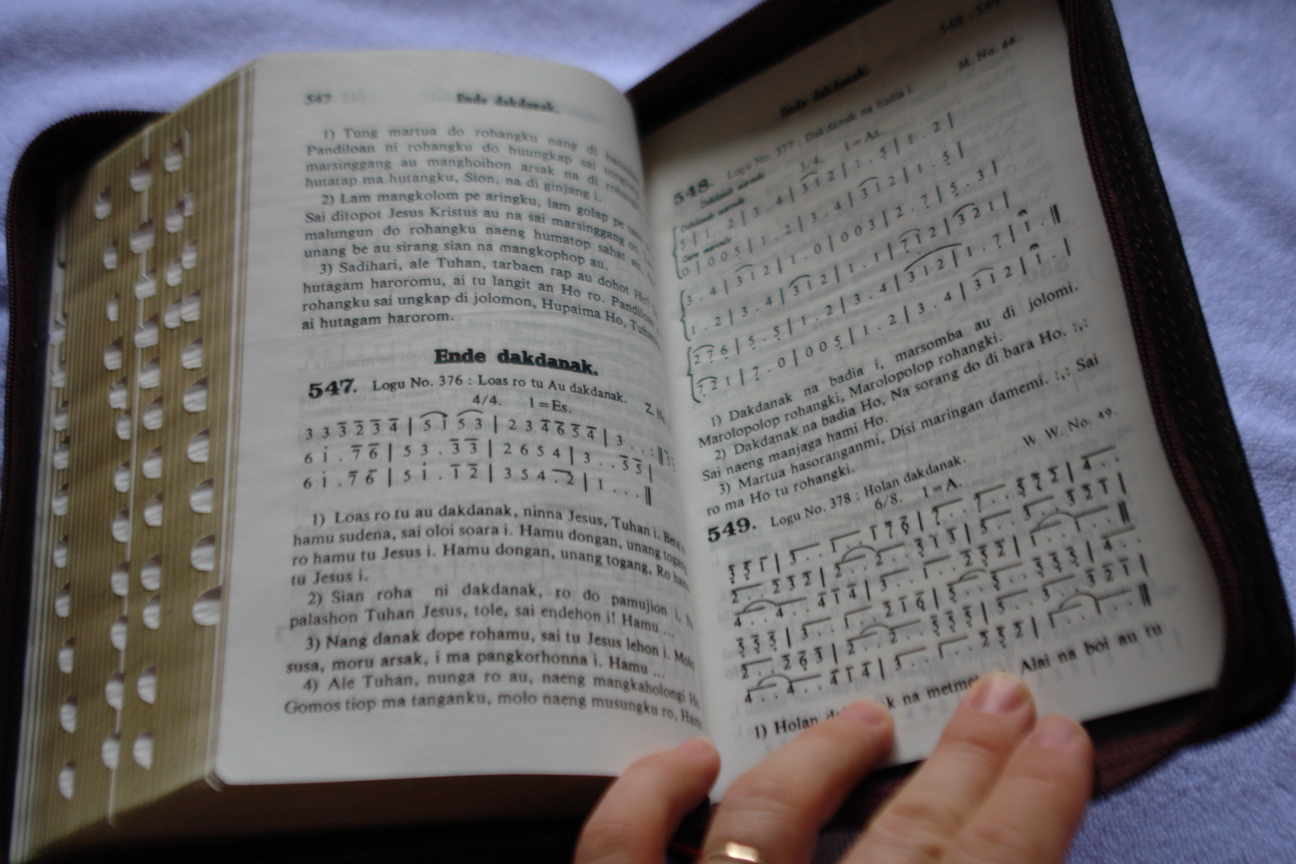 Luzury Edition BATAK TOBA LANGUAGE BIBLE WITH HYMNAL 556 HYMNS arrived ...