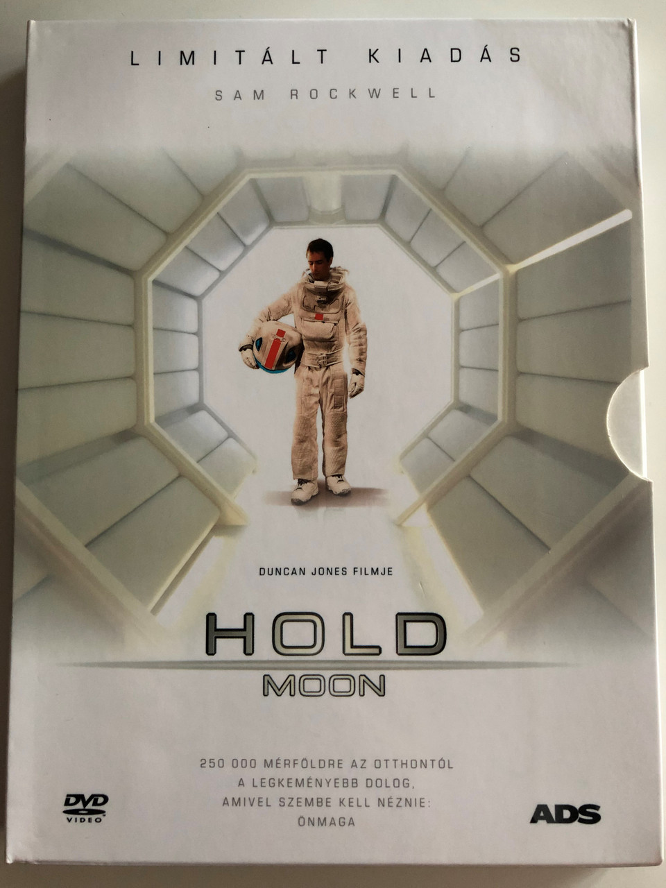 Moon DVD 2009 Hold - 2 Disc Limited edition / Directed by Duncan Jones ...