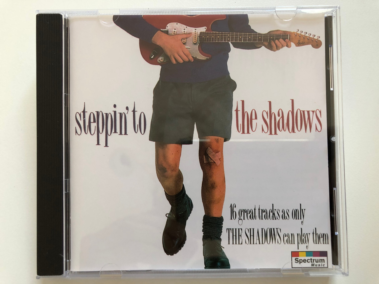 Steppin' To The Shadows / 16 Great tracks as only THE SHADOWS can play ...