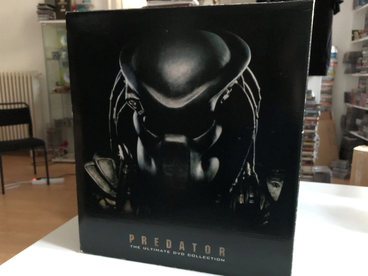 Predator Bust Head with 6 DVDs Box Set / Designed by Sideshow ...