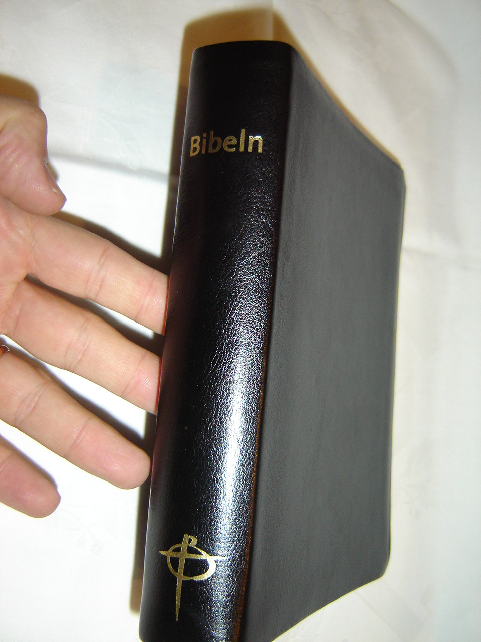 Swedish Bible Black Leather Bound with Golden Edges / Bibeln svart ...