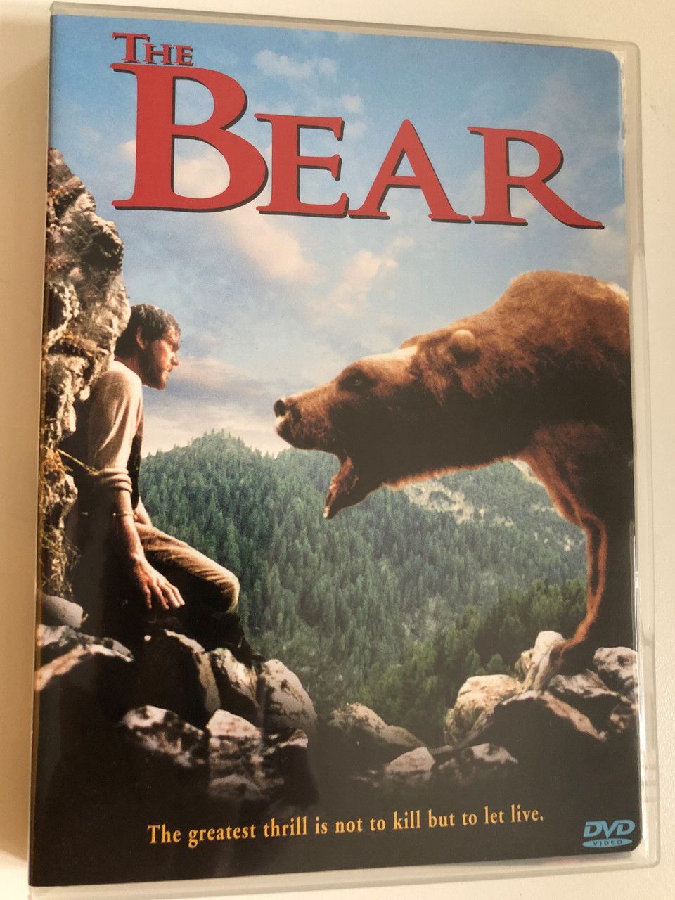 The Bear / Actors: Jack Wallace, Tcheky Karyo / Director: Jean-Jacques ...