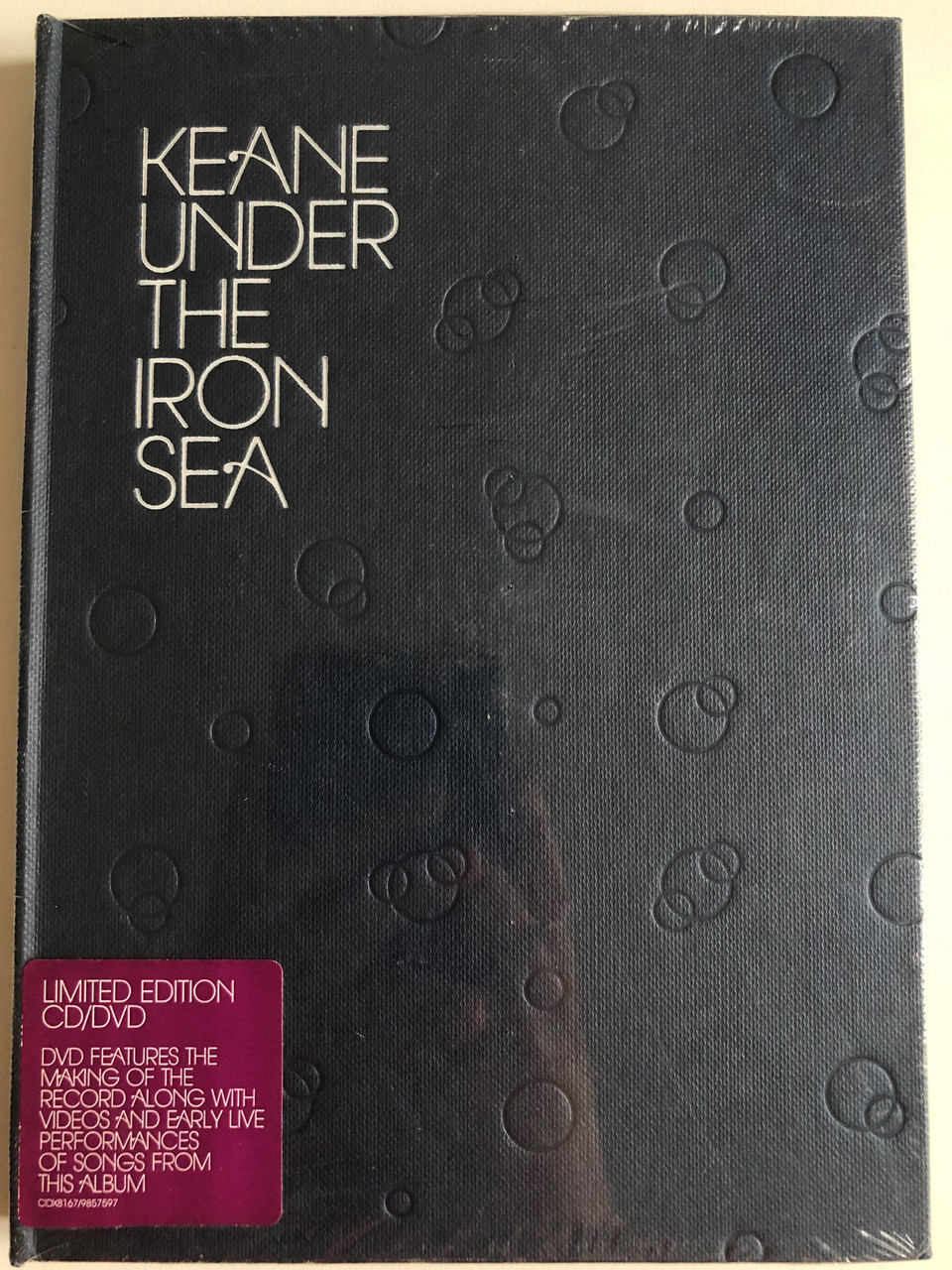 Keane: Under The Iron Sea / SHORT FILM SET TO AN EXTENDED VERSION OF ...