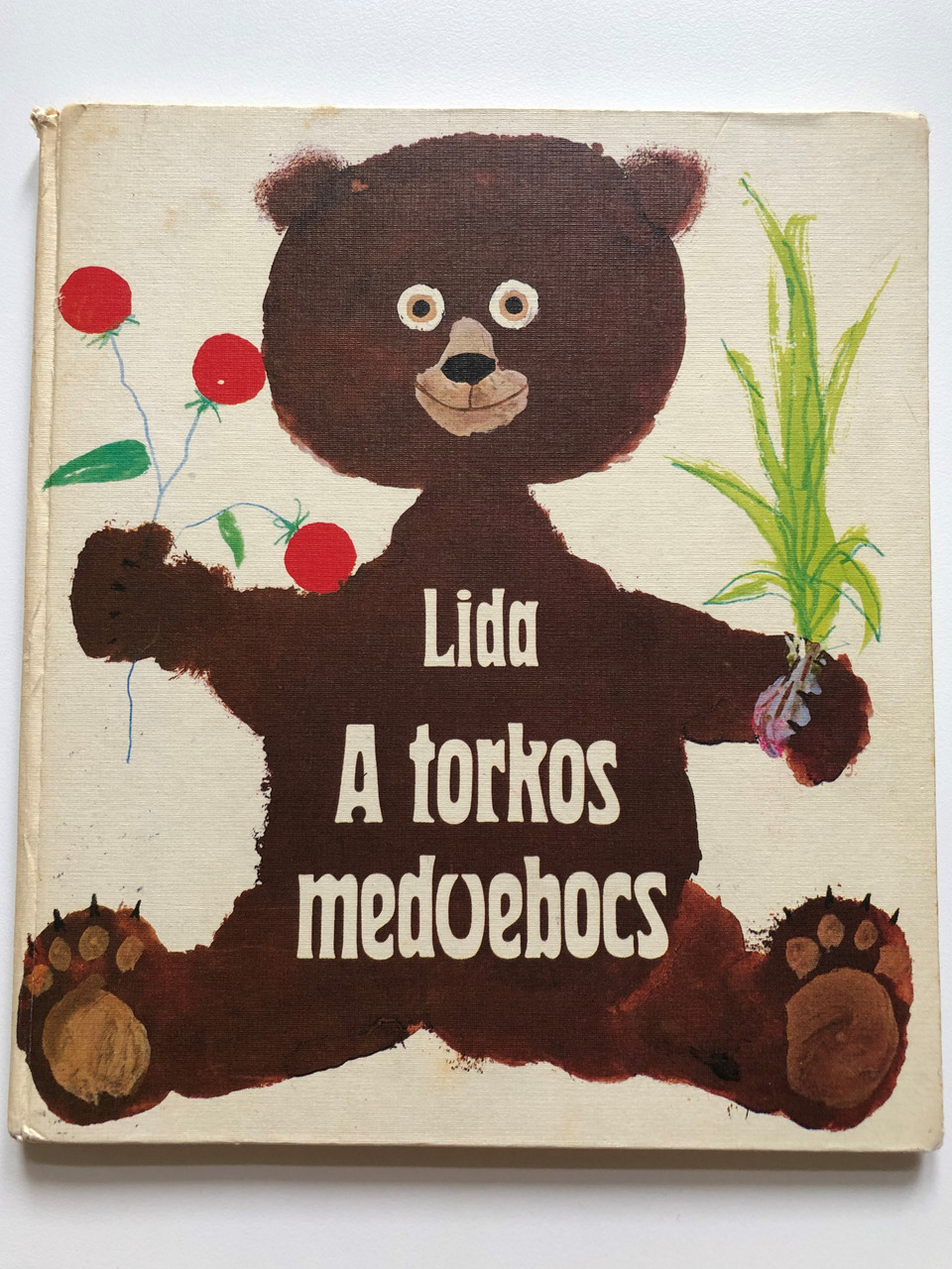 A TORKOS MEDVEBOCS (THE THROATED BEAR BOOT) by LIDA / Published by MÓRA ...